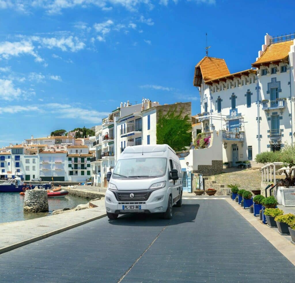 Fourgon aménagé lit pavillon 4 places - Bavaria